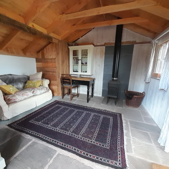 Cosy Mountain Hut, In The Black Mountains Near Hay On Wye.sleeps 2 - Hay-on-Wye