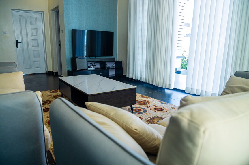 Halo Home Is A Modern Short-term Rental Apartment Offering Fully Furnished. - 키갈리
