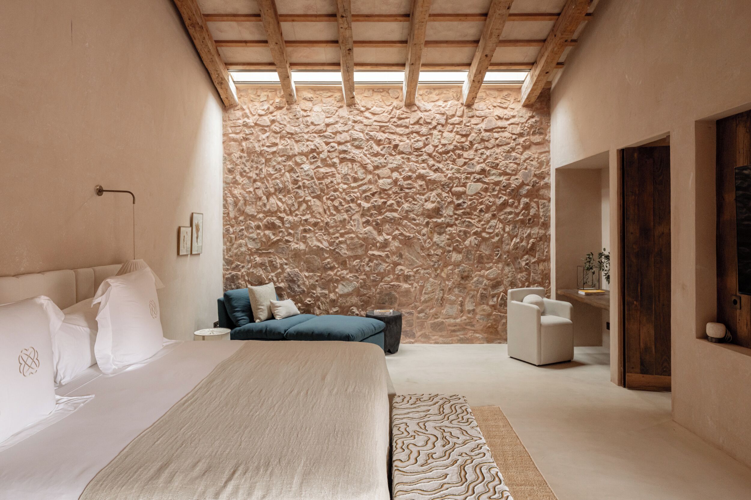 Quarto júnior | Banheiro | Secador de cabelo, toalhas de banho, sabonete, shampoo