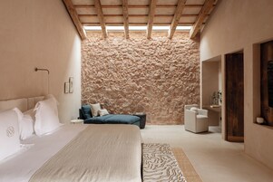 Quarto júnior | Banheiro | Secador de cabelo, toalhas de banho, sabonete, shampoo