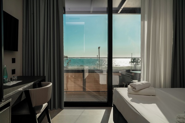 Quarto Duplo Deluxe, varanda, vista para o mar | Roupa hipoalergénica, minibar, Wi-fi grátis, roupa de cama fornecida