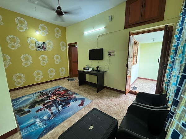 V2v Home Stay - Sirkali