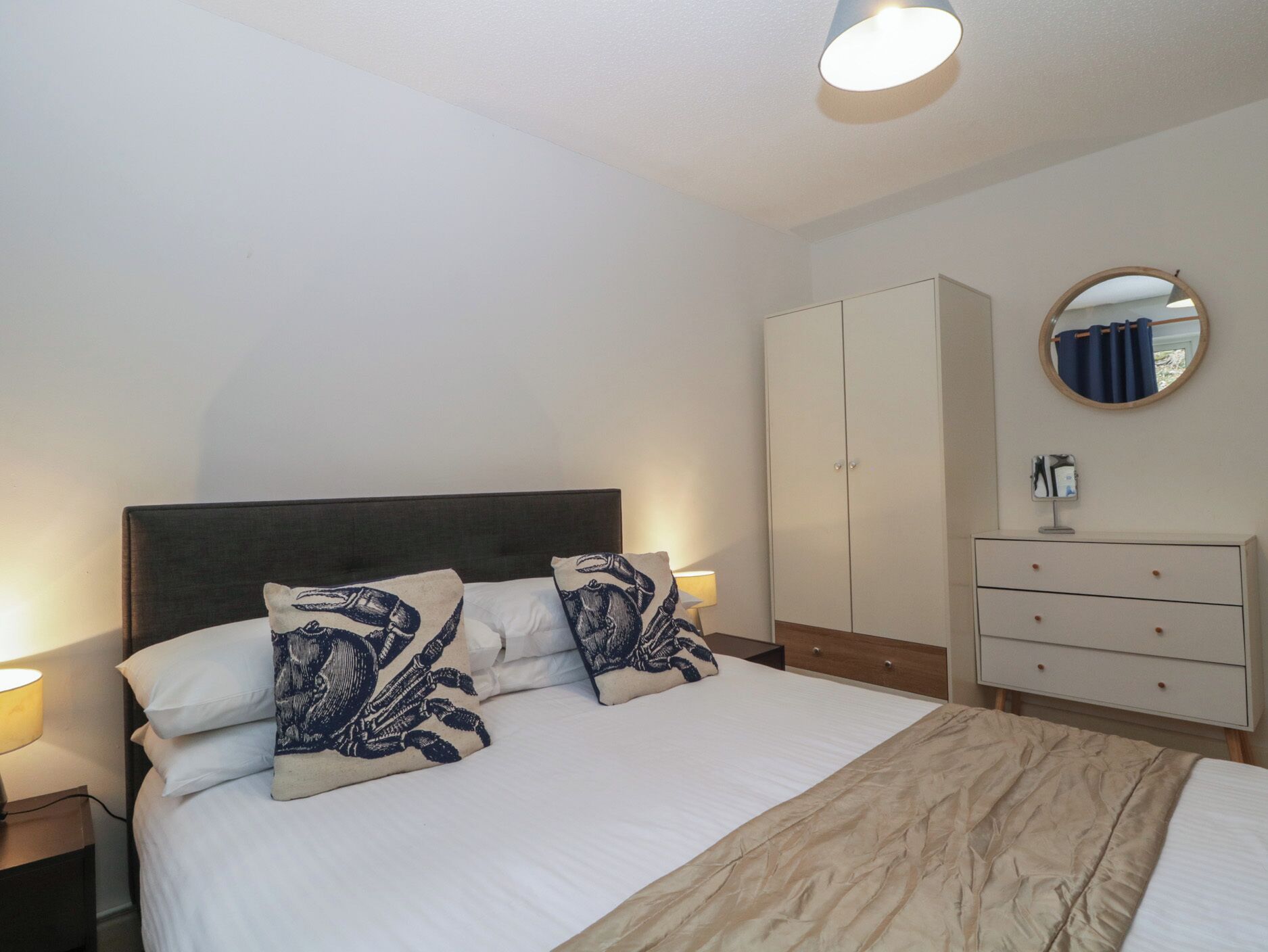 3 quartos, com decoração personalizada, com mobília individualizada 