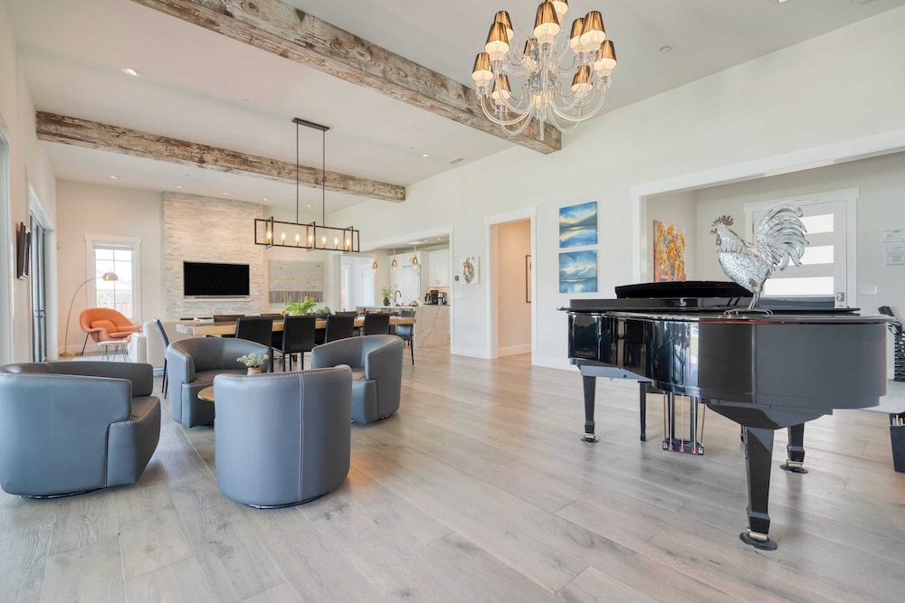 Luxe, Pool, Spa, Fire Pit, Game Room, Piano Sonoma Pool Retreat By Avantstay - Santa Rosa, CA