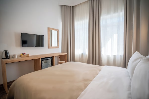 Espaço de trabalho para notebook, cortinas blackout