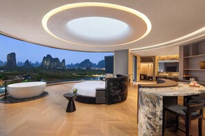 Suíte premier (Sky View, Outdoor Private Pool) | Roupas de cama premium, edredons de pluma