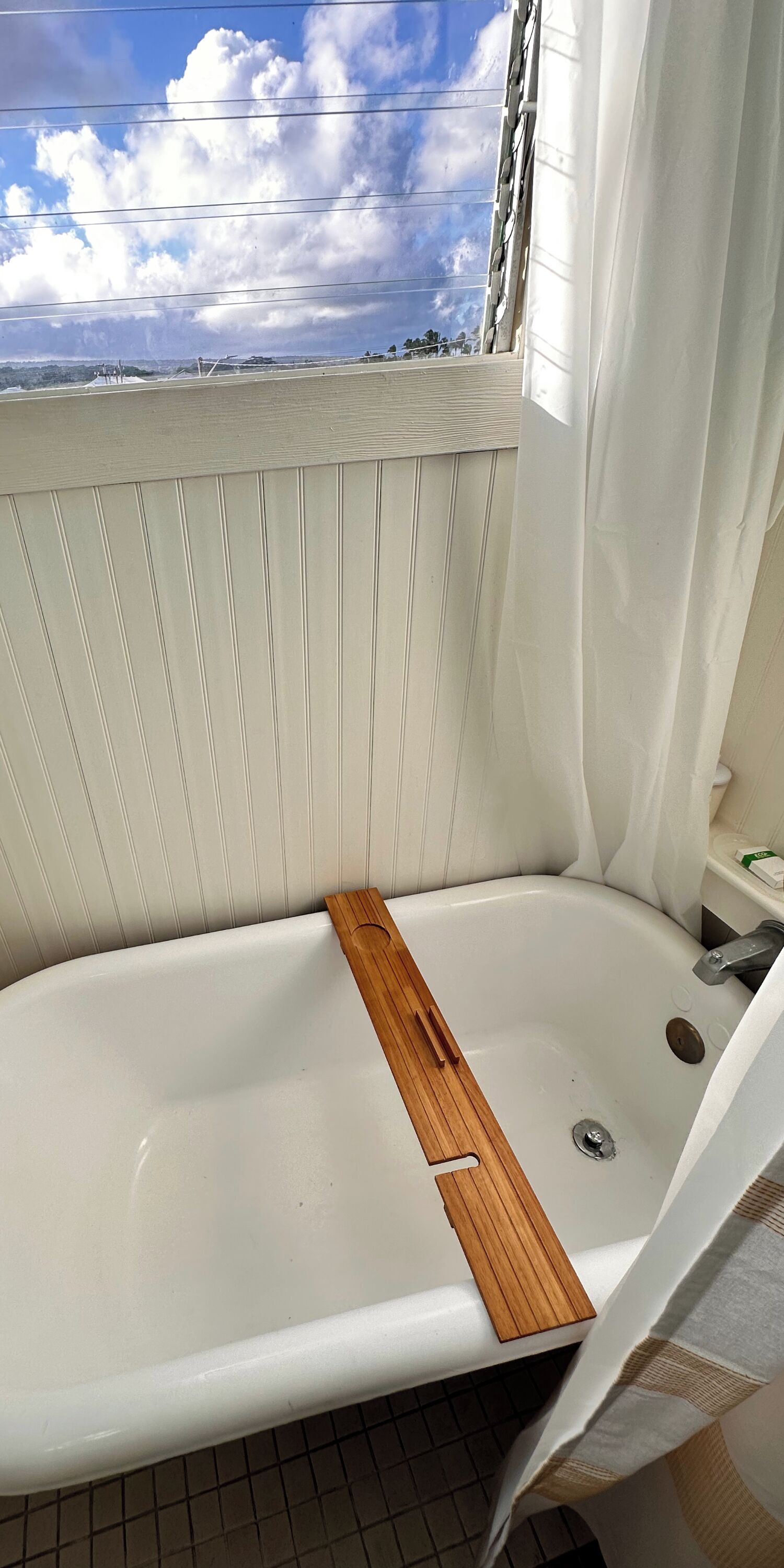 Quarto Clássico com Cama de Casal, 1 cama king-size, ar condicionado, Vista para a cidade | Casa de banho | Artigos de higiene ecológicos, um secador de cabelo, toalhas fornecidas 