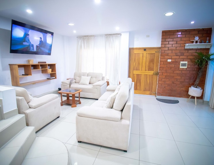 Casa Moderna Con Terraza Cerca De Las Playas - Patilvilca