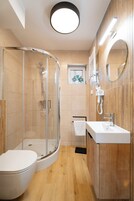 Bungalow Comfort, vista para o jardim | Casa de banho | Um secador de cabelo, toalhas fornecidas, papel higiénico 