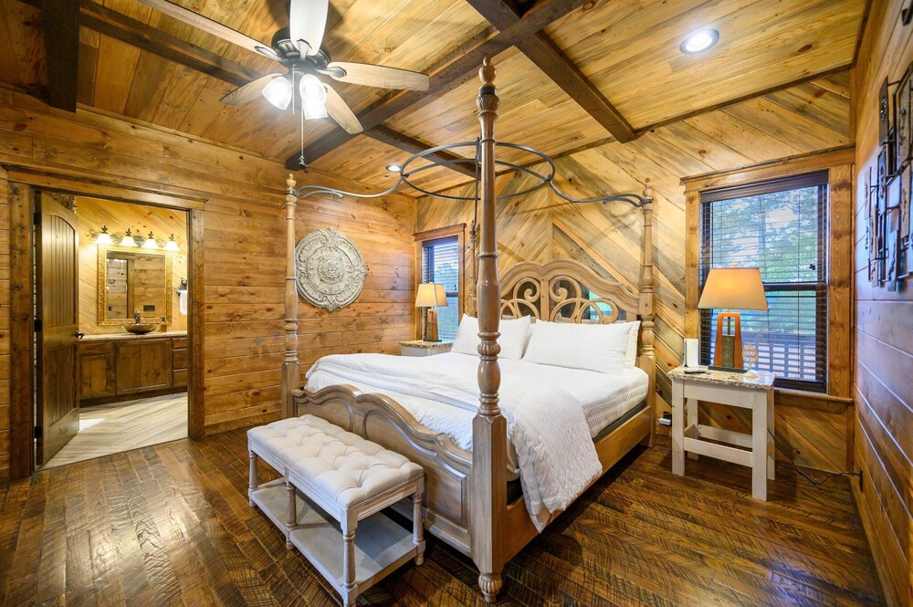 Excalibur Cabin – Sleeps 24 | 2 Hot Tubs, Game Loft, Outdoor Oasis ...