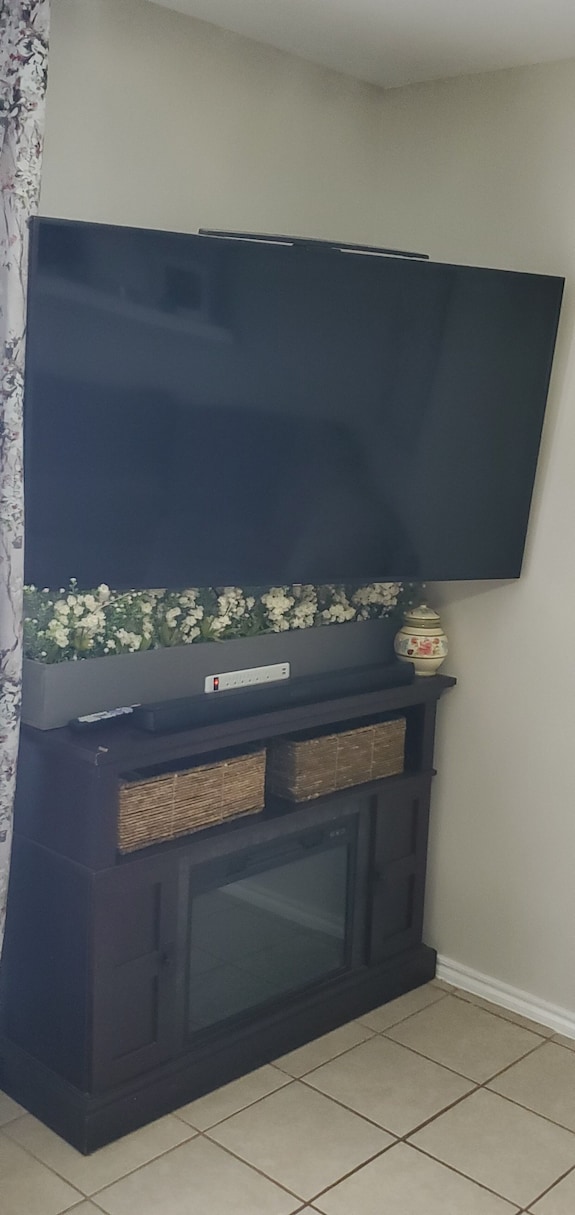 Charming & Spacious 4-bedroom Homr With Ac, Wifi, Lots Of Parking In Brownsville - 브라운즈빌