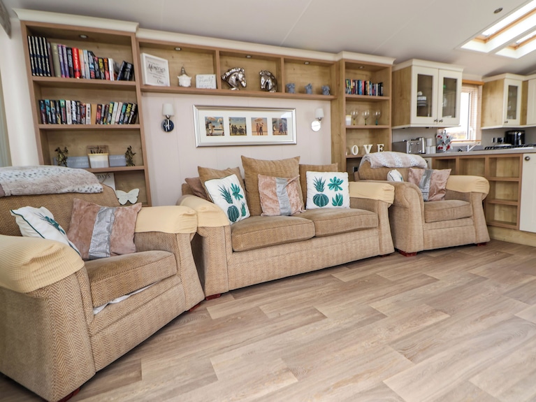 Hazel Park Lodge Hp4, Pet Friendly, Character Holiday Cottage In Rhyl - Wales