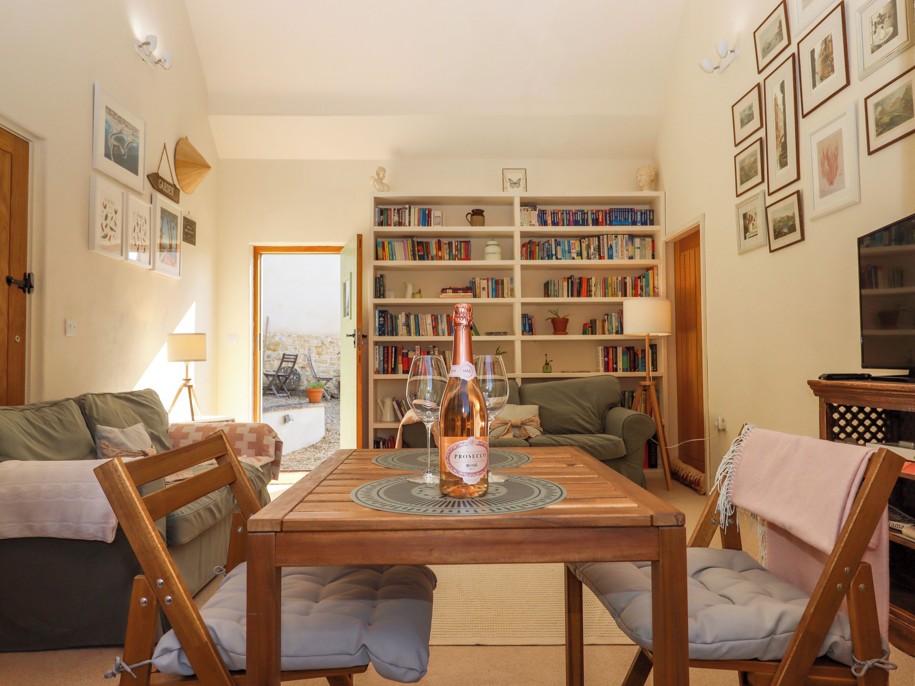 The Dairy At Wyke Farm, Romantic, With A Garden In Lyme Regis - Axminster