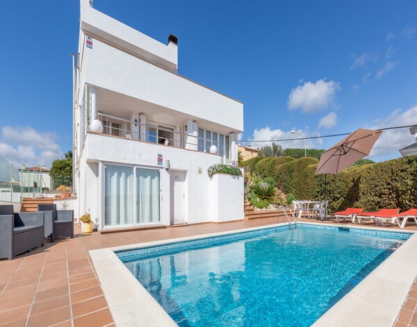 Villa In Blanes With Pool And Beach Views - Blanes
