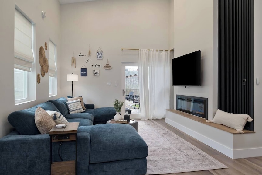 Modern Lake House 3 Blocks From The Lake! - Granville, OH