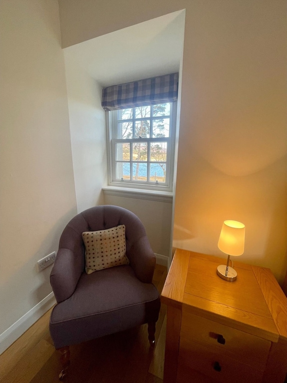 Sherrabeg Cottage - A Cottage That Sleeps 8 Guests In 4 Bedrooms - Loch Laggan