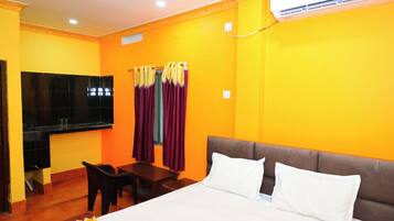 Quarto casal luxo | Escrivaninha, Wi-Fi de cortesia, roupa de cama