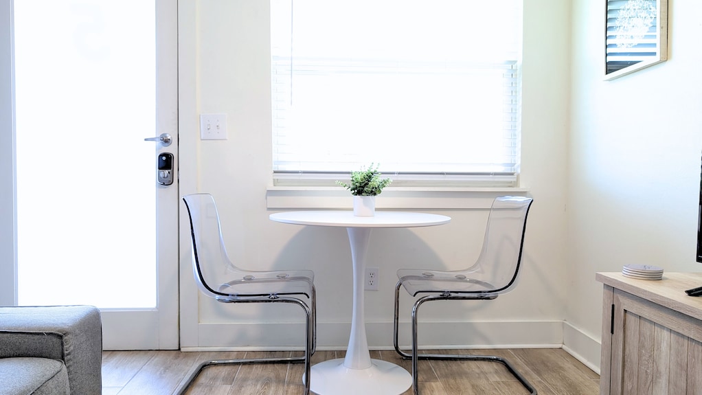 Be A Nomad / Newly Renovated - Jacksonville Beach, FL