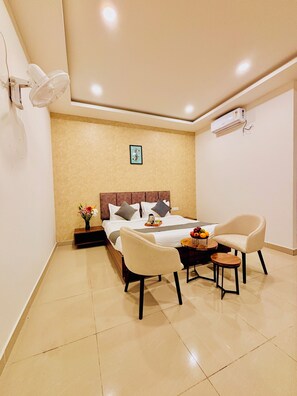 Quarto, 1 cama King | Roupas de cama premium, edredons de pluma