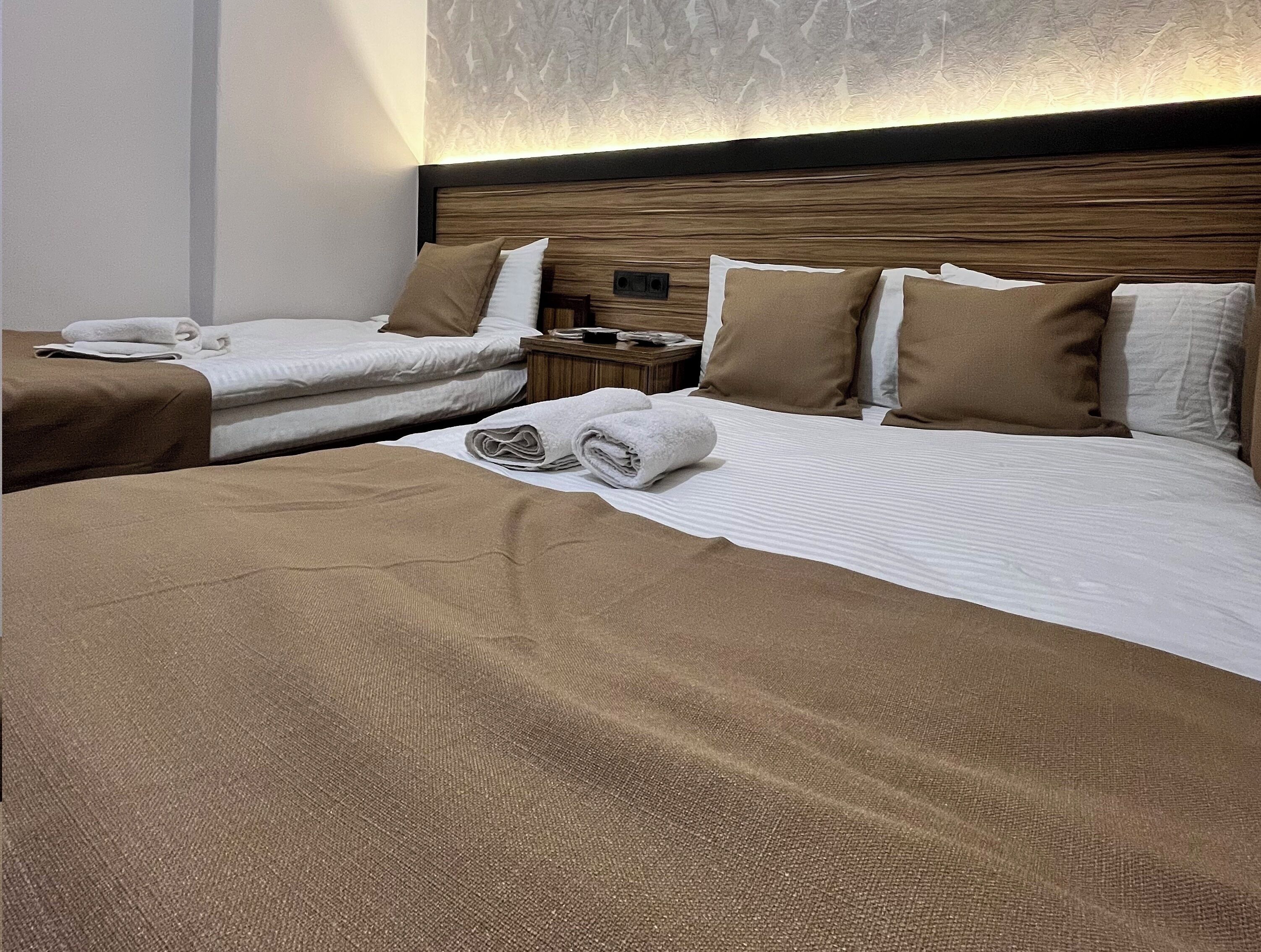 Quarto Twin Standard, Vista para a cidade | Roupa de alta qualidade, secretária, Wi-fi grátis 