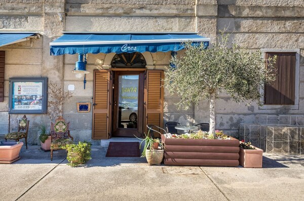 Pet-friendly Apartment In The Heart Of Cres - Cres