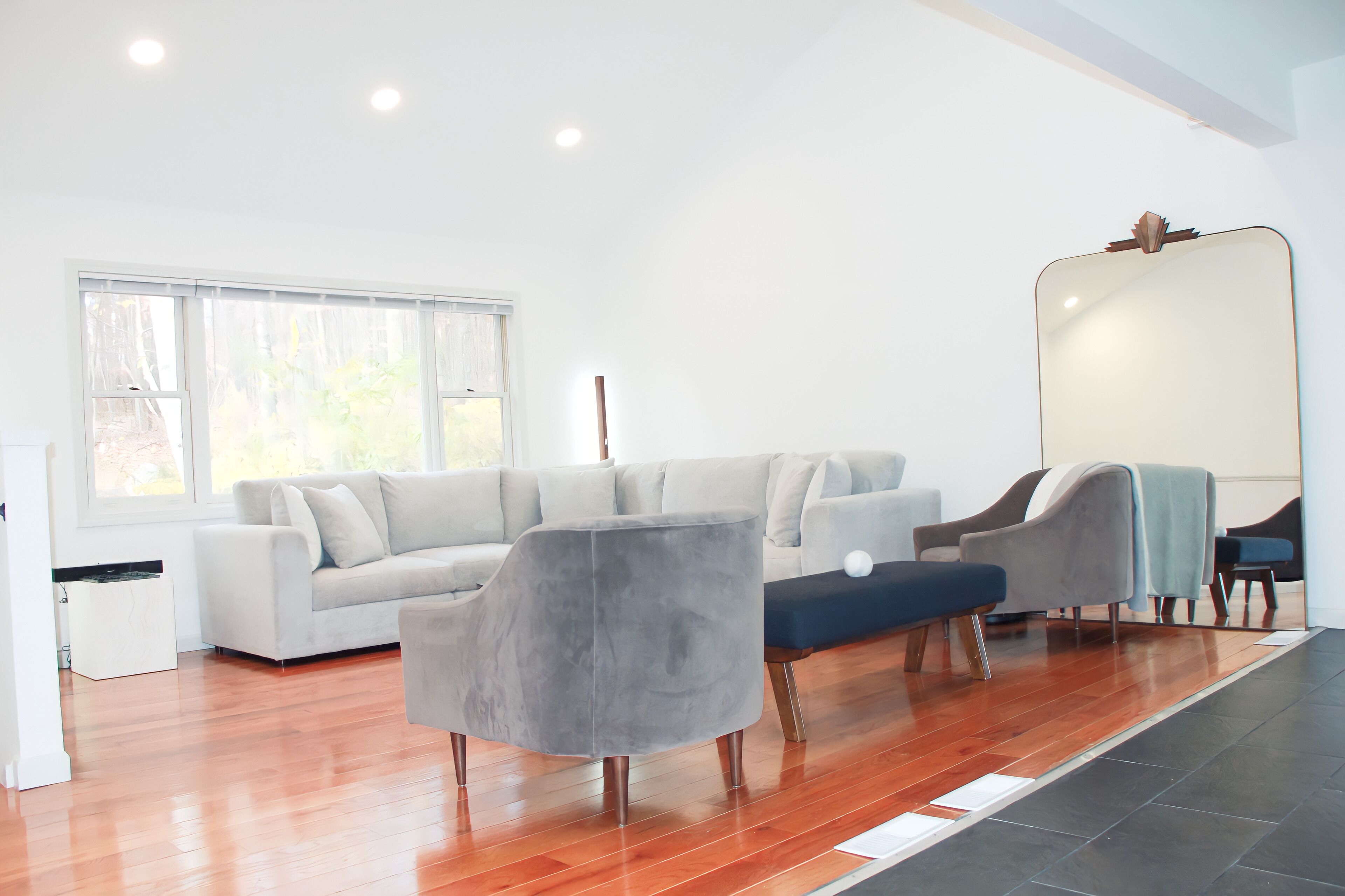 Rustic Charm Meets Modern Comfort 3-bedroom Raised-ranch Cottage In Wooded Area - Waterbury, CT