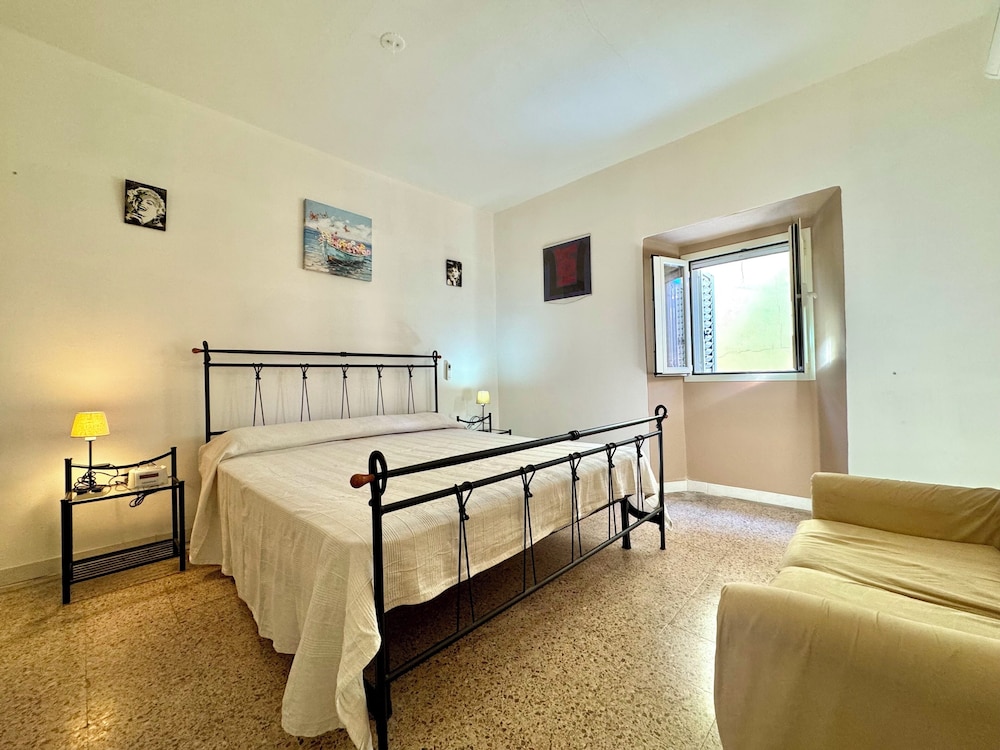 " Happy Terrace " - Torre di Bari | Vrbo