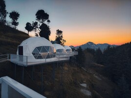 Quarto Duplo ou Twin de Luxo, varanda, vista para a montanha | Terraço/pátio interior