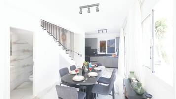 Villa, 2 quartos, piscina privativa, vista para o jardim | Sala de jantar