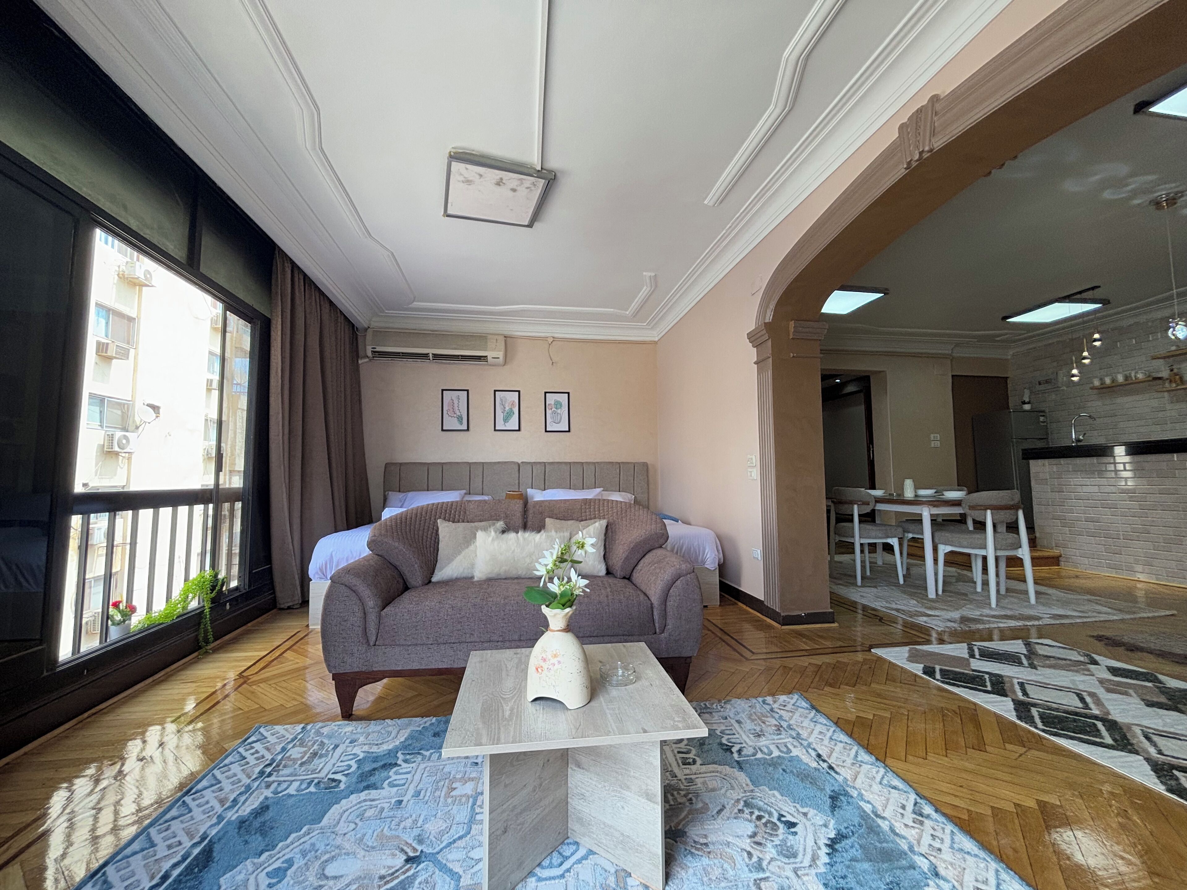 3 quartos, frigobar (abastecido com itens grátis), escrivaninha