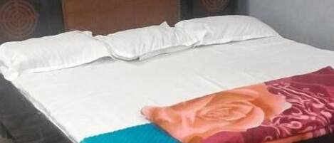 Quarto casal conforto | Espaço de trabalho para notebook, Wi-Fi de cortesia