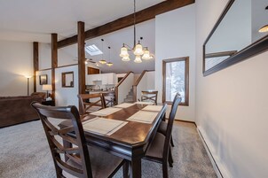 Casa de Férias, várias camas, pátio, vista para a montanha (Glacier Vista Golf Getaway) | Restaurantes