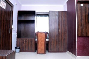 Escrivaninha, espaço de trabalho para notebook