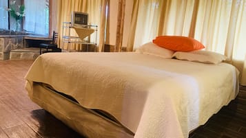 Quarto Duplo ou Twin Deluxe, vista para a montanha | Secretária adequada para computadores portáteis, Wi-fi grátis