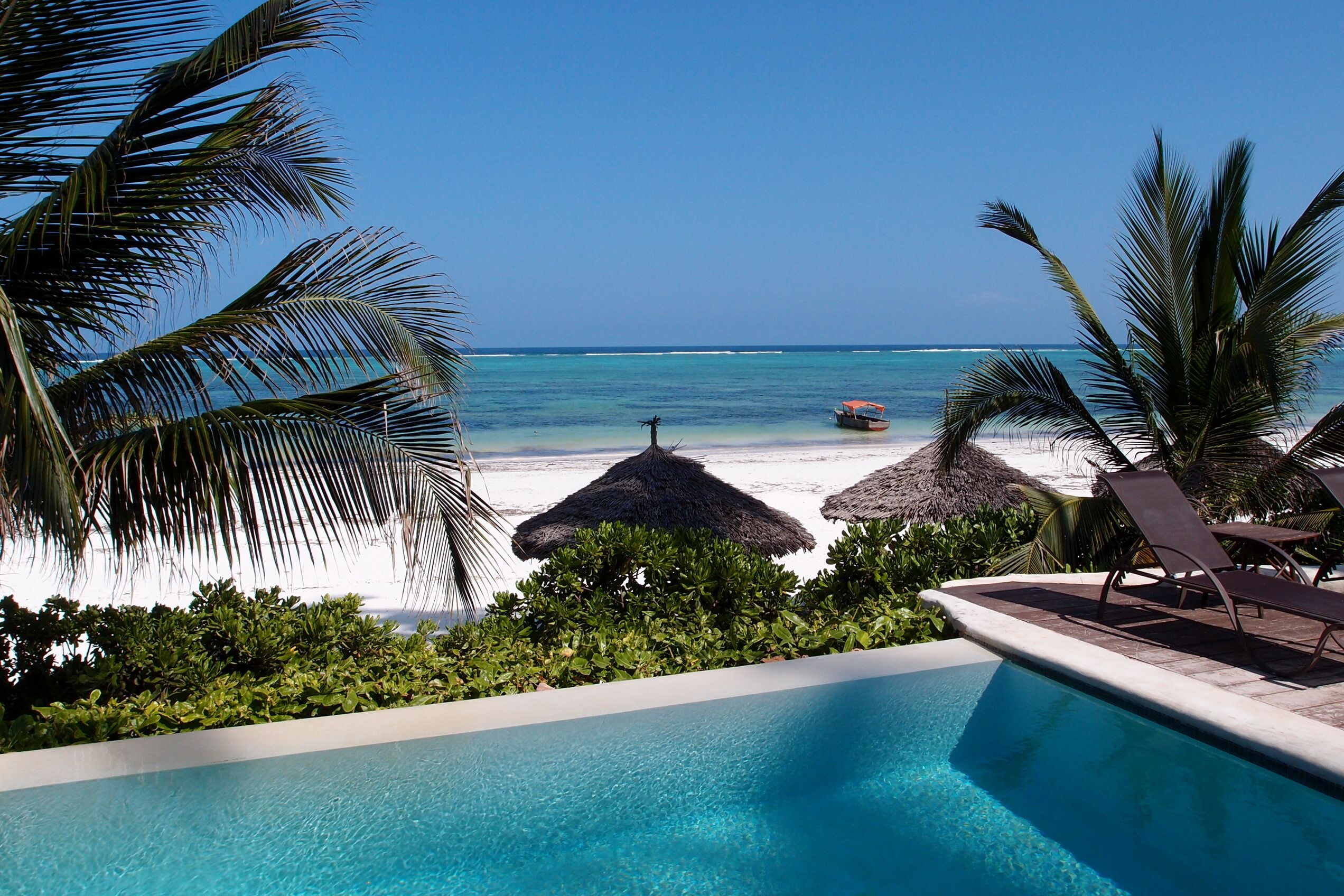 2 piscinas exteriores 