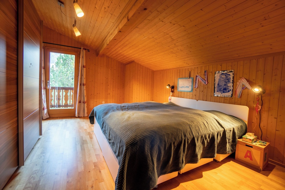 Pretty renovated chalet located below the Barboleuse, in Gryon in a ...