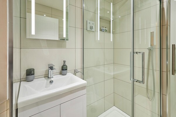 Host Stay 3 Metropole Towers - Whitby