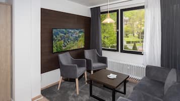 Quarto Duplo Deluxe, casa de banho privativa, vista para a montanha | Comodidade do quarto