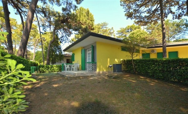 Villa With Private Fenced Garden In Lignano Pineta - Lignano Sabbiadoro