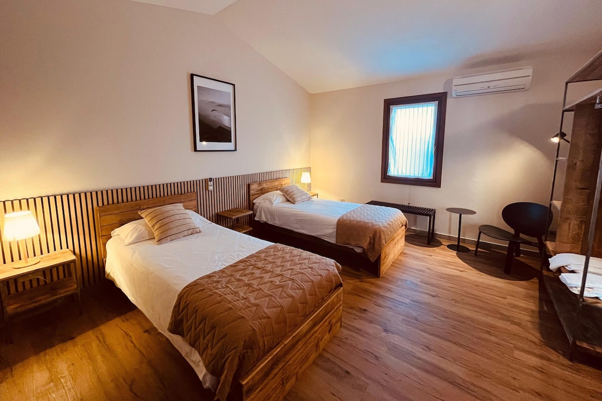 Quarto Duplo ou Twin Familiar, vista para a colina | Wi-fi grátis