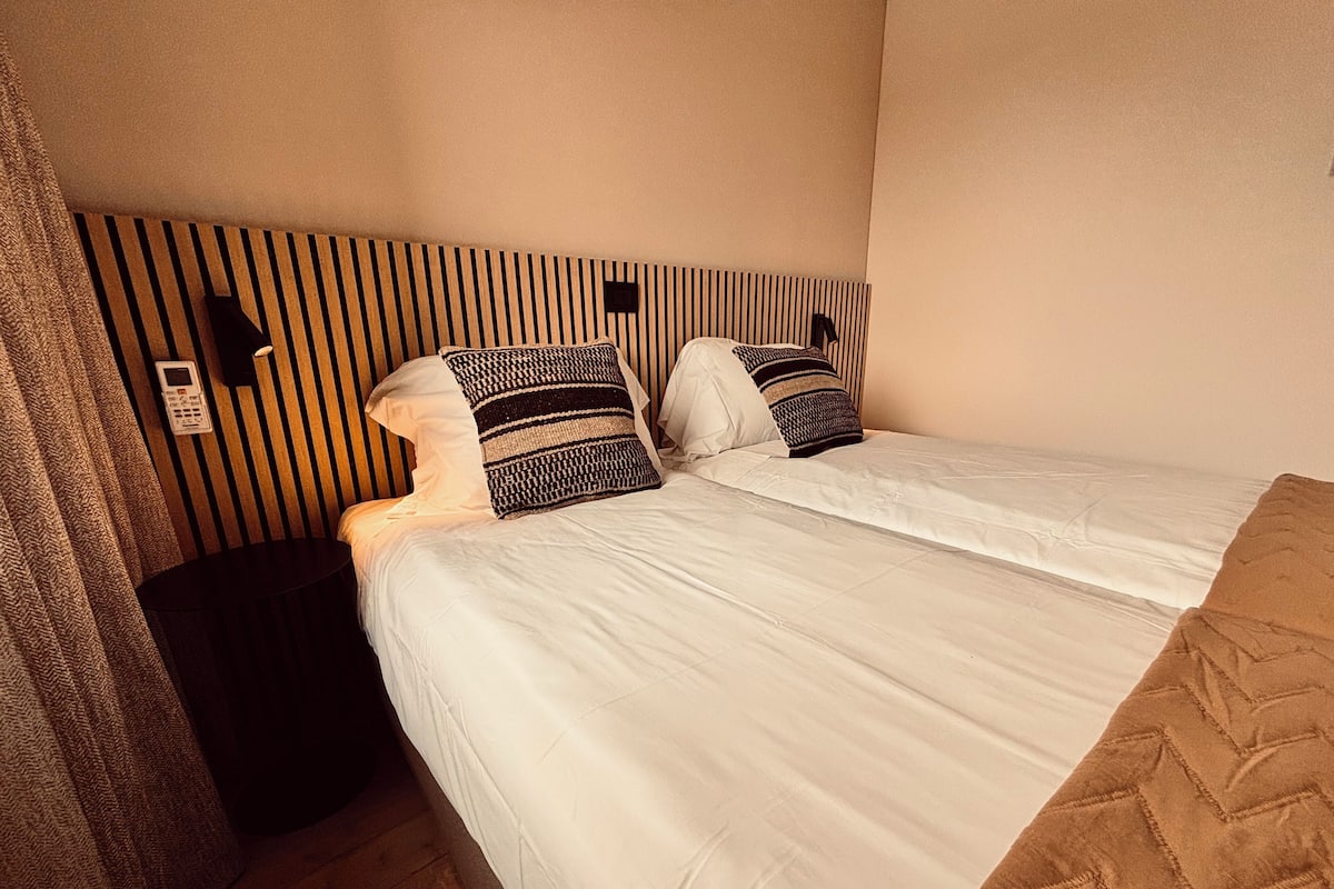 Quarto Duplo ou Twin Deluxe, vista para a montanha | Wi-fi grátis