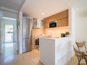 Casa | Cozinha privada | Uma cadeira de bebé