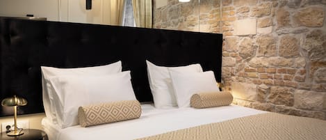 Luxury Room 2 | Cofre no quarto, secretária