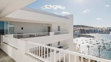 Two Bedroom Penthouse with Terrace, Sea View and Hydro-Massage Bath | Terraço/pátio interior