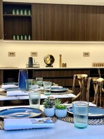 Pequeno-almoço tipo buffet diário (18 EUR por pessoa) 