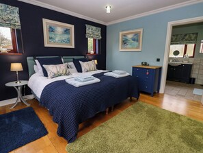 3 quartos, com decoração personalizada, com mobília individualizada