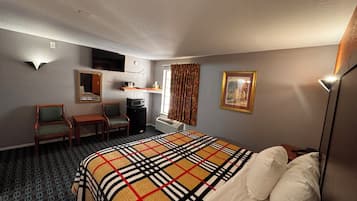 Quarto Individual Básico | Com mobília individualizada, Wi-fi grátis, roupa de cama fornecida