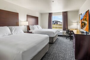 Quarto, 2 camas queen-size, não fumadores | Secretária, secretária adequada para computadores portáteis 