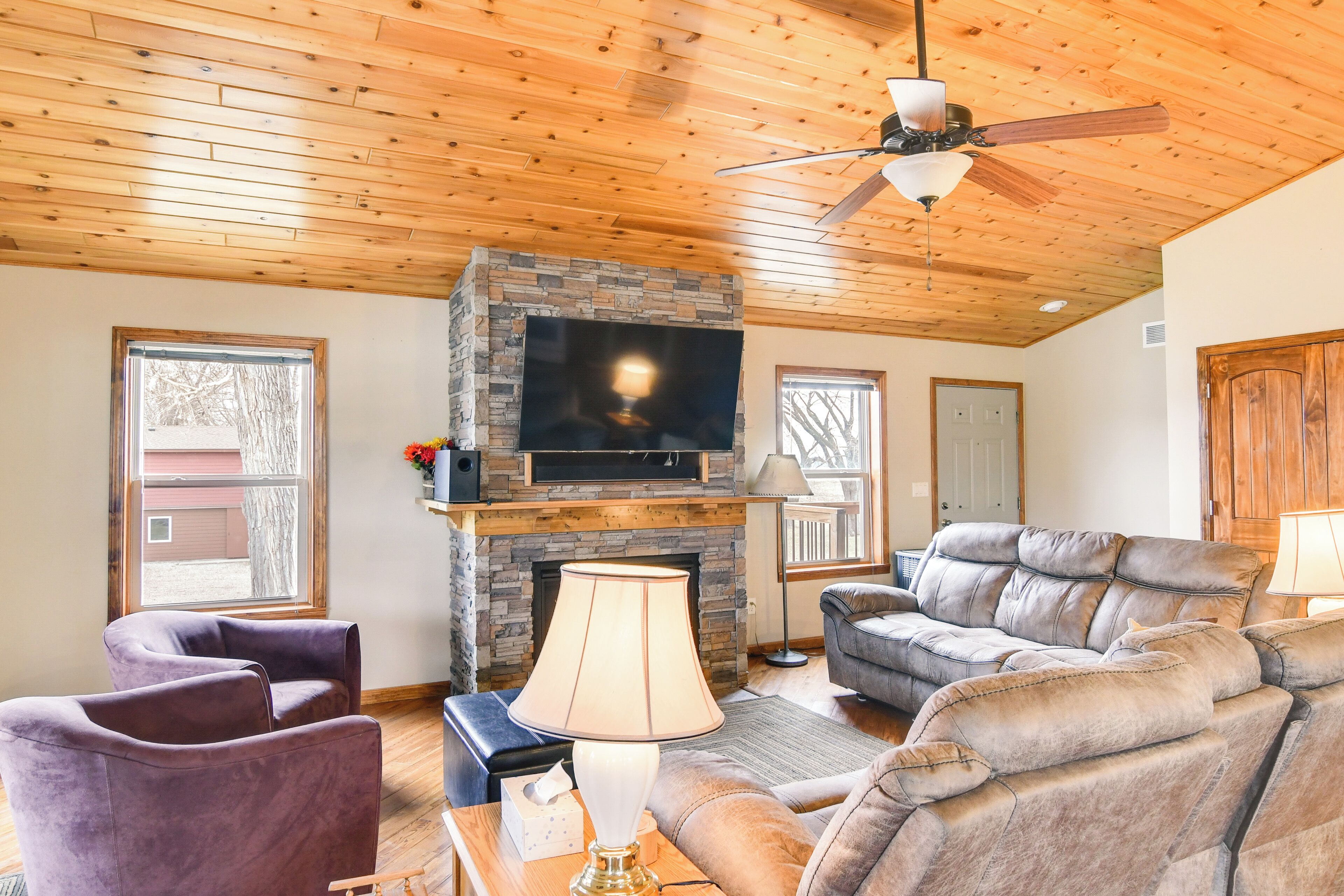 6 Mi To Dtwn Pella: Riverfront Cabin W/ Game Room! - Iowa