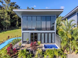 Bungalow Superior, piscina privativa, vista para a colina | Minibar, cofre no quarto, com decoração personalizada 